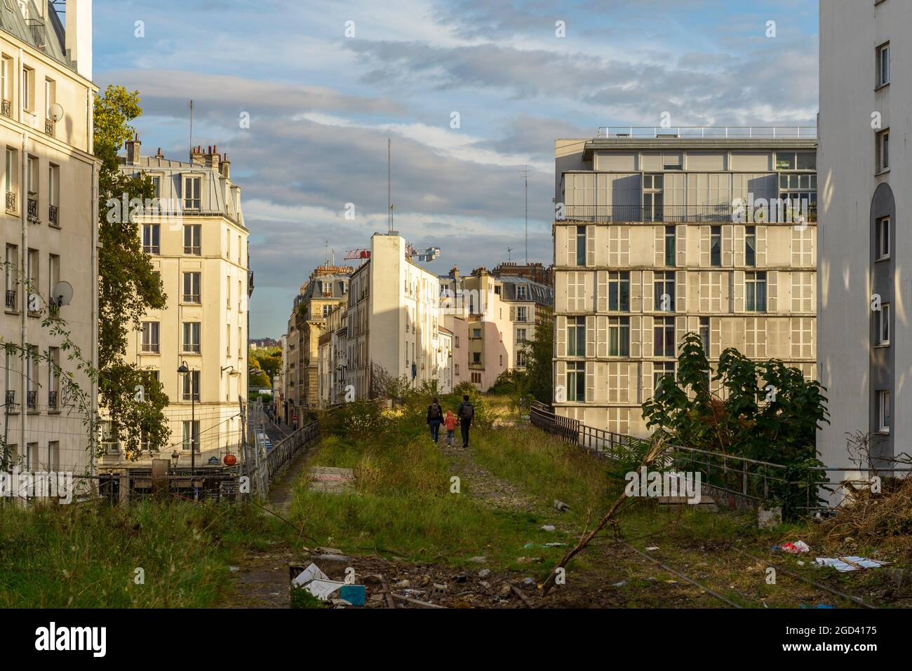 Sentier paris hi-res stock photography and images - Alamy