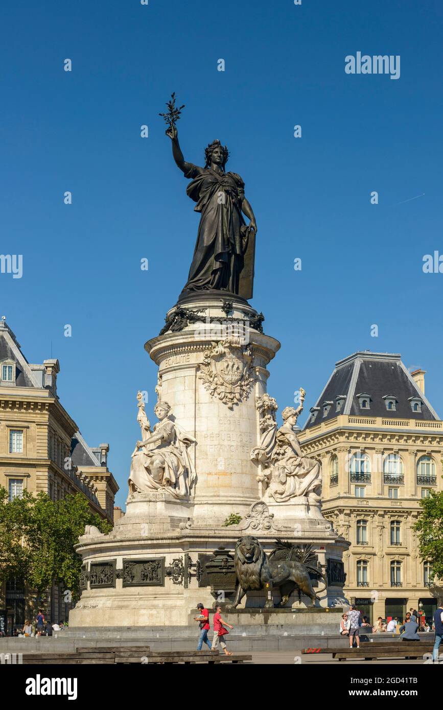 FRANCE, PARIS (75011), REPUBLIC SQUARE (PLACE DE LA REPUBLIQUE ...