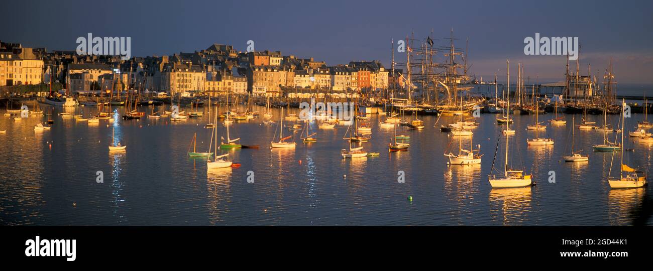 Douarnenez maritime festival hi-res stock photography and images - Alamy
