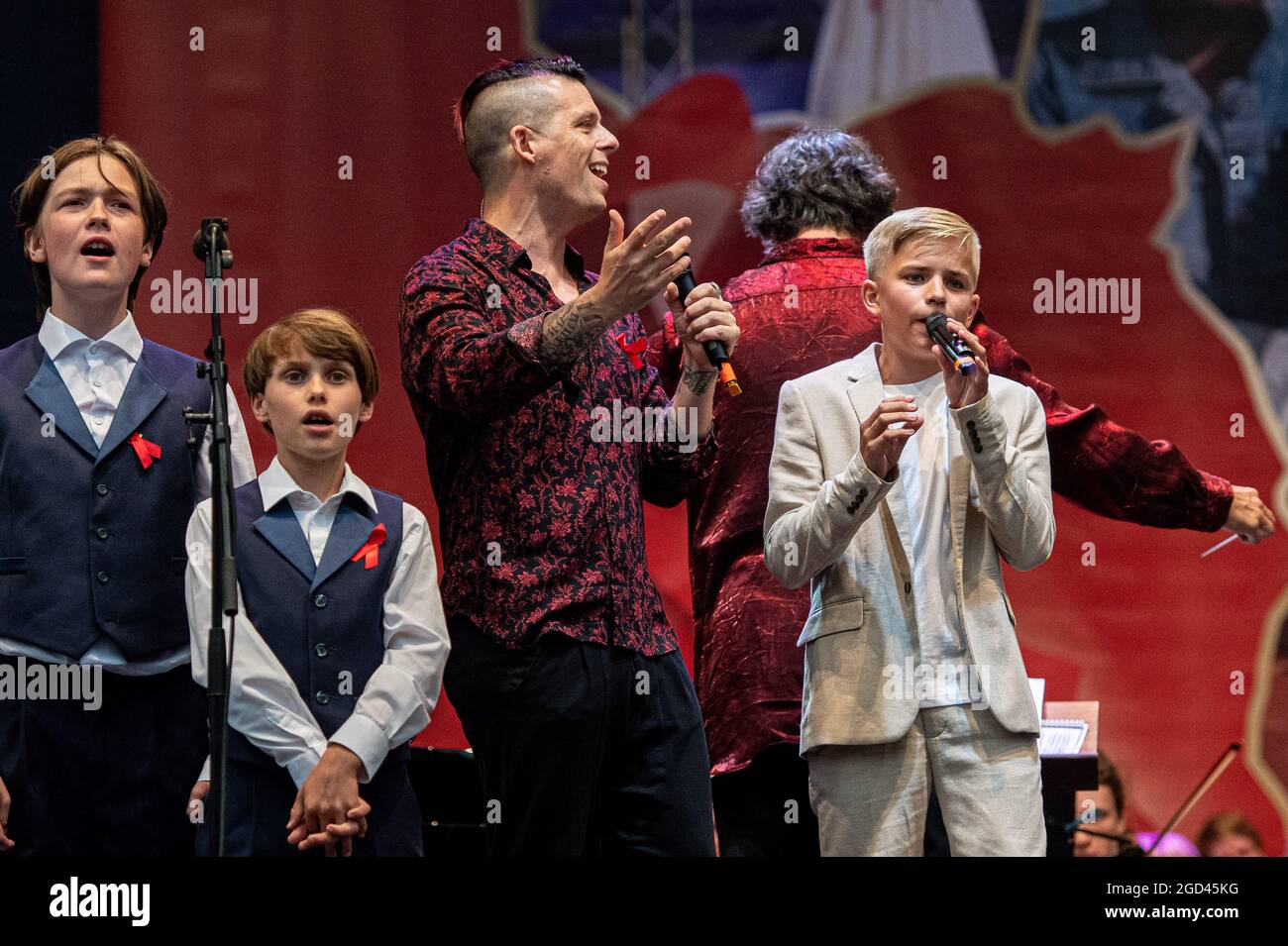 The Dark Tenor Billy Andrews (41) und The Voice Kids Finalist Phil ...