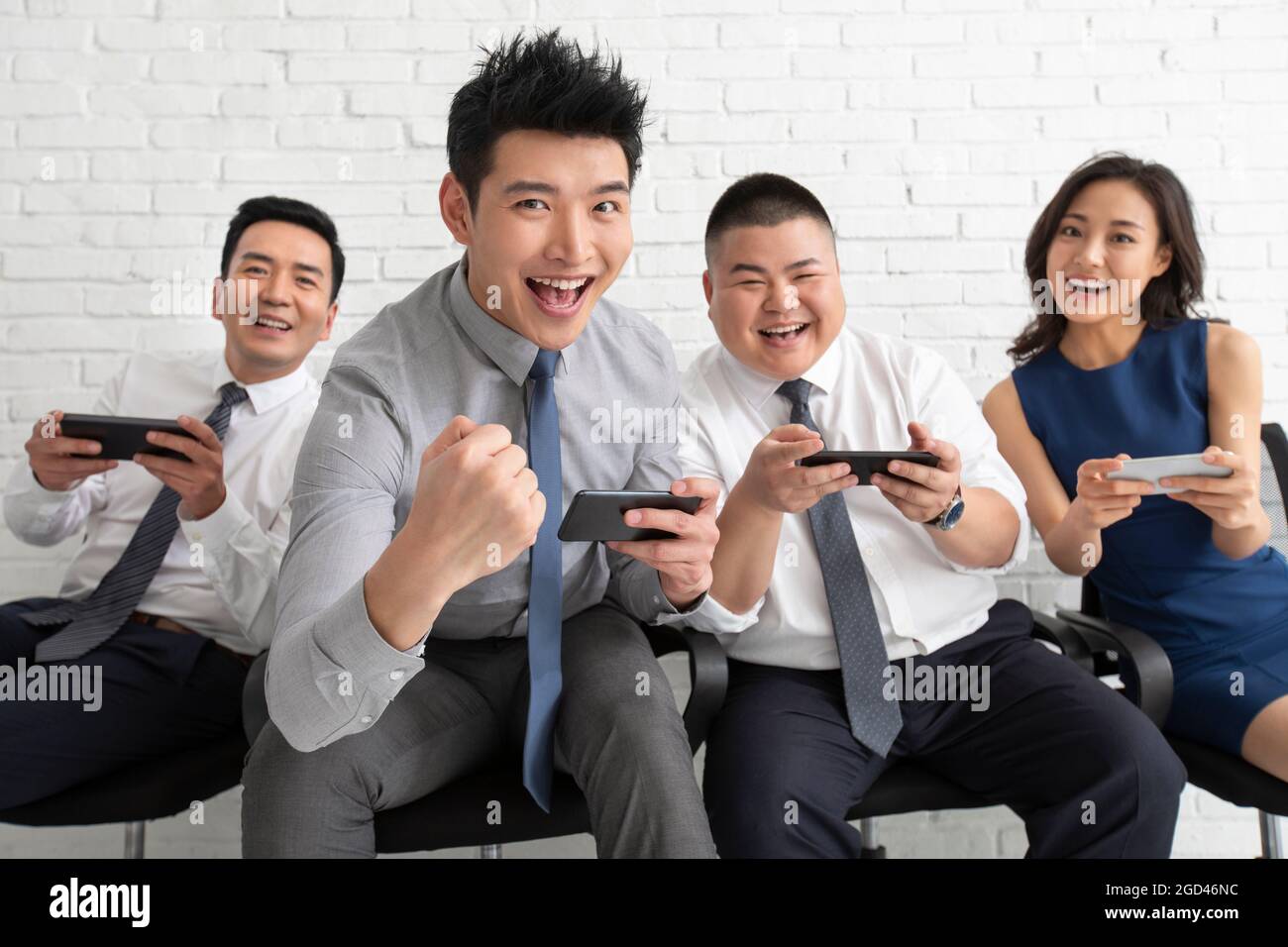 Business people using smartphone Stock Photo - Alamy