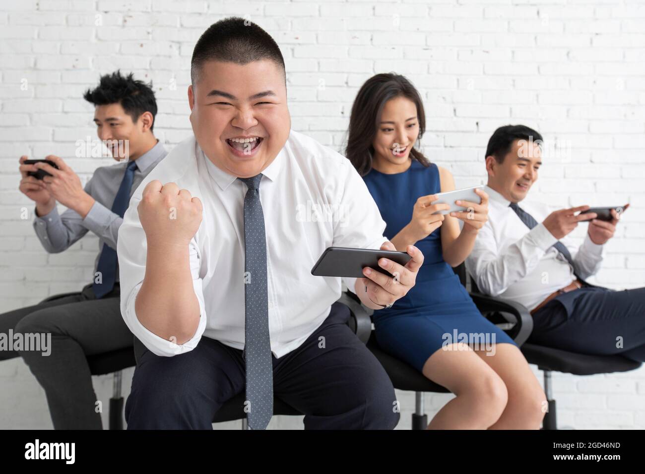 Business people using smartphone Stock Photo - Alamy