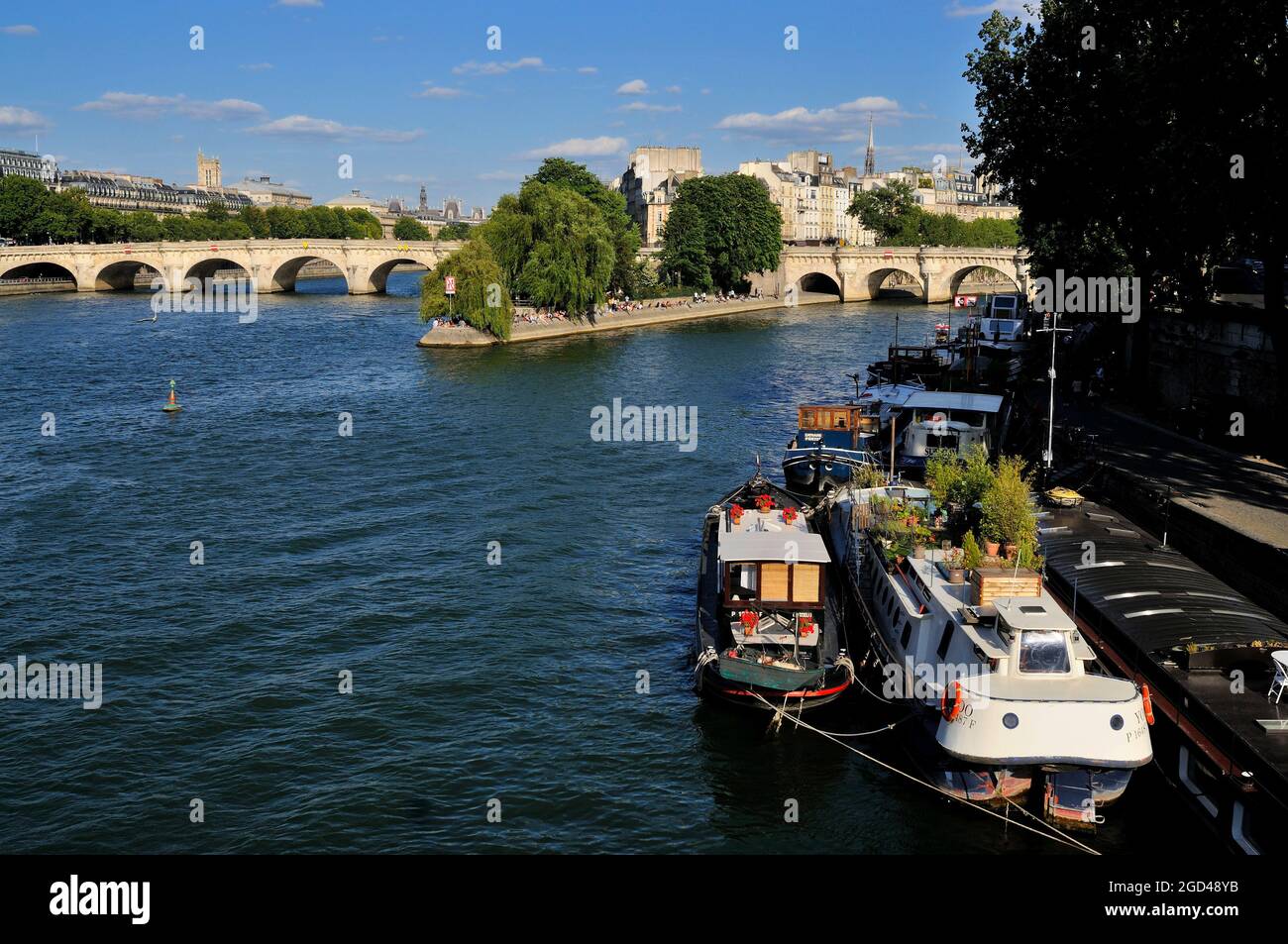 FRANCE, PARIS (75) 1ST ARRONDISSEMENT, THE ILE DE LA CITE AND PONT NEUF ...