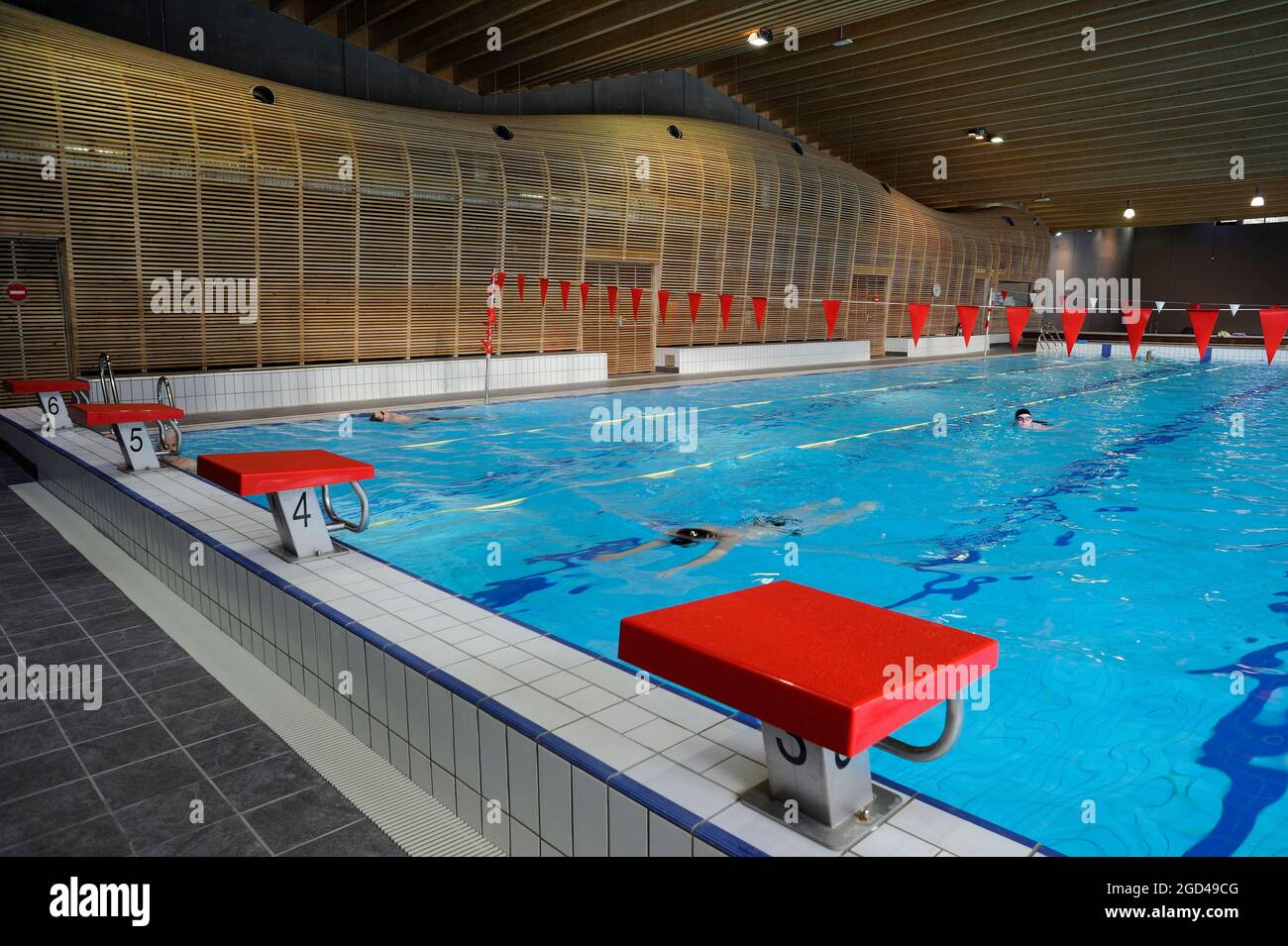 Morzine france pool hi-res stock photography and images - Alamy