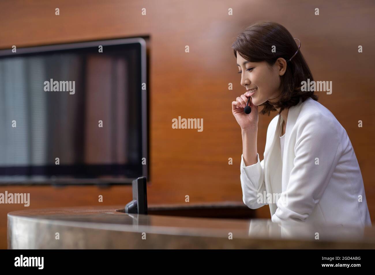 Chinese woman hotel receptionist hi-res stock photography and images ...