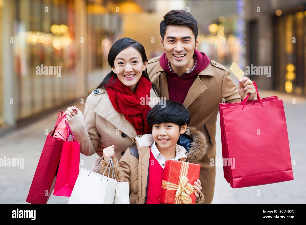 Happy family shopping for Chinese New Year Stock Photo - Alamy