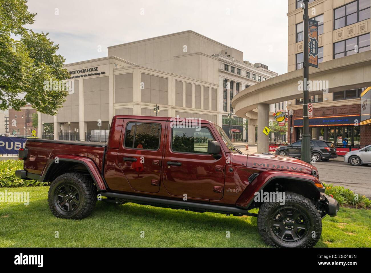 DETROIT, MI/USA - AUGUST 06, 2021: A 2021 Jeep Gladiator Mojave at the ...