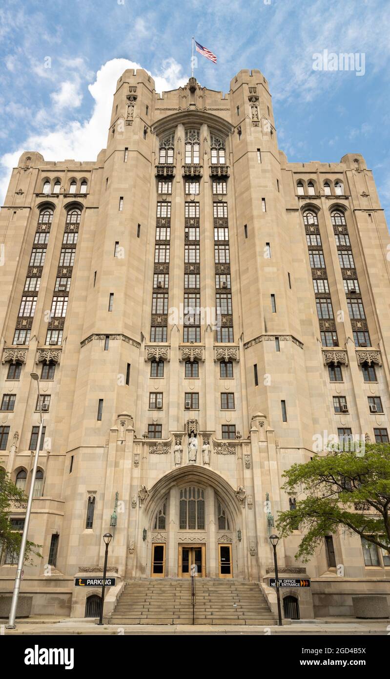 DETROIT, MI/USA - AUGUST 06, 2021: Neo-gothic, 14-story, Detroit ...