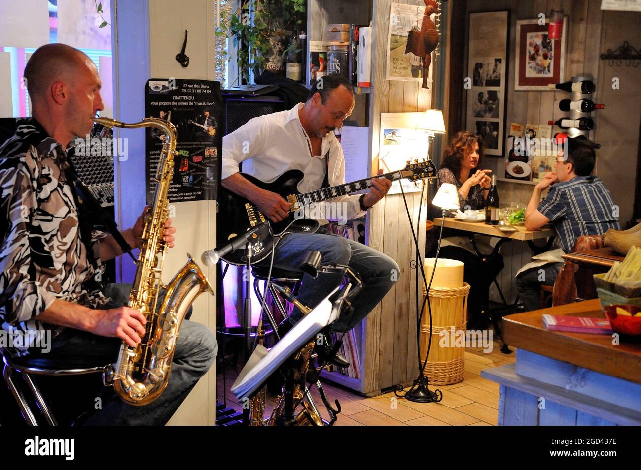 FRANCE, CALVADOS (14) NORMANDY, TROUVILLE, RESTAURANT L'INATTENDU, JAZZ BAND BLEUCITRON Stock ...