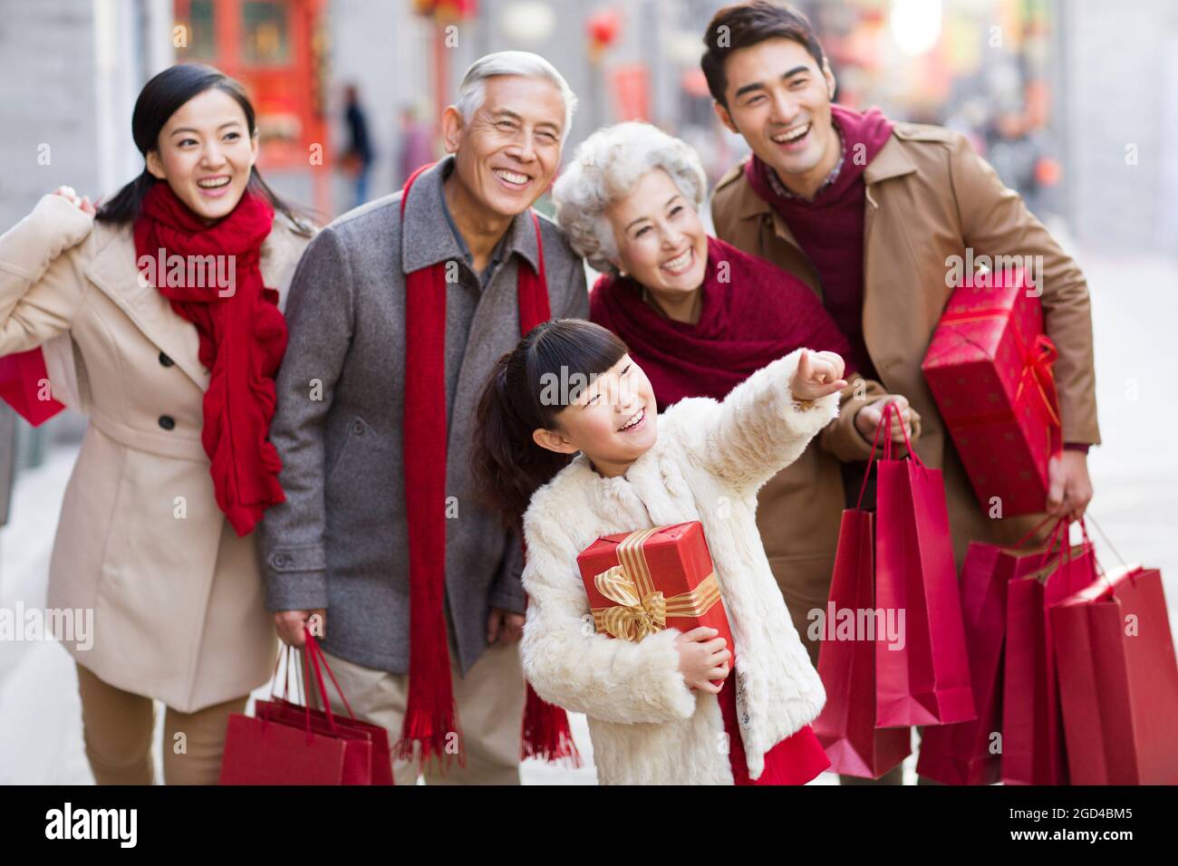 Happy family shopping for Chinese New Year Stock Photo - Alamy