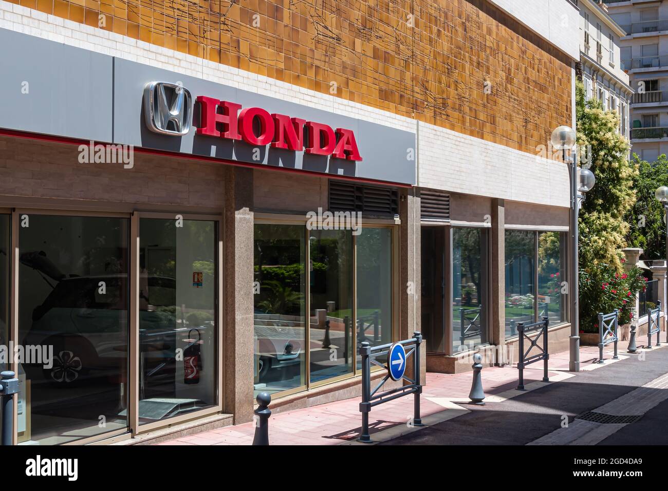 Honda dealership sign hi-res stock photography and images - Alamy