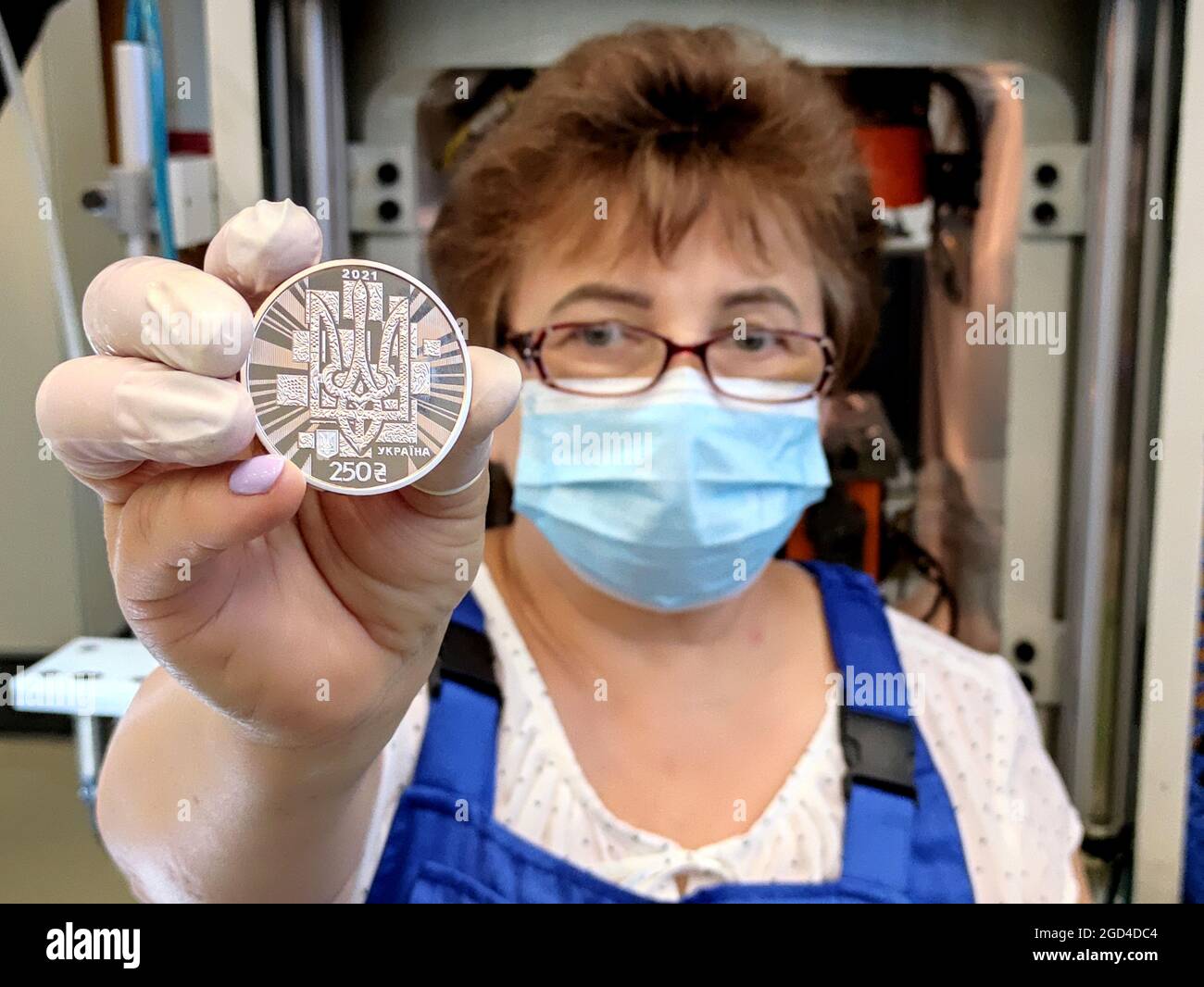 Non Exclusive: KYIV, UKRAINE - AUGUST 10, 2021 - An employee shows the ...