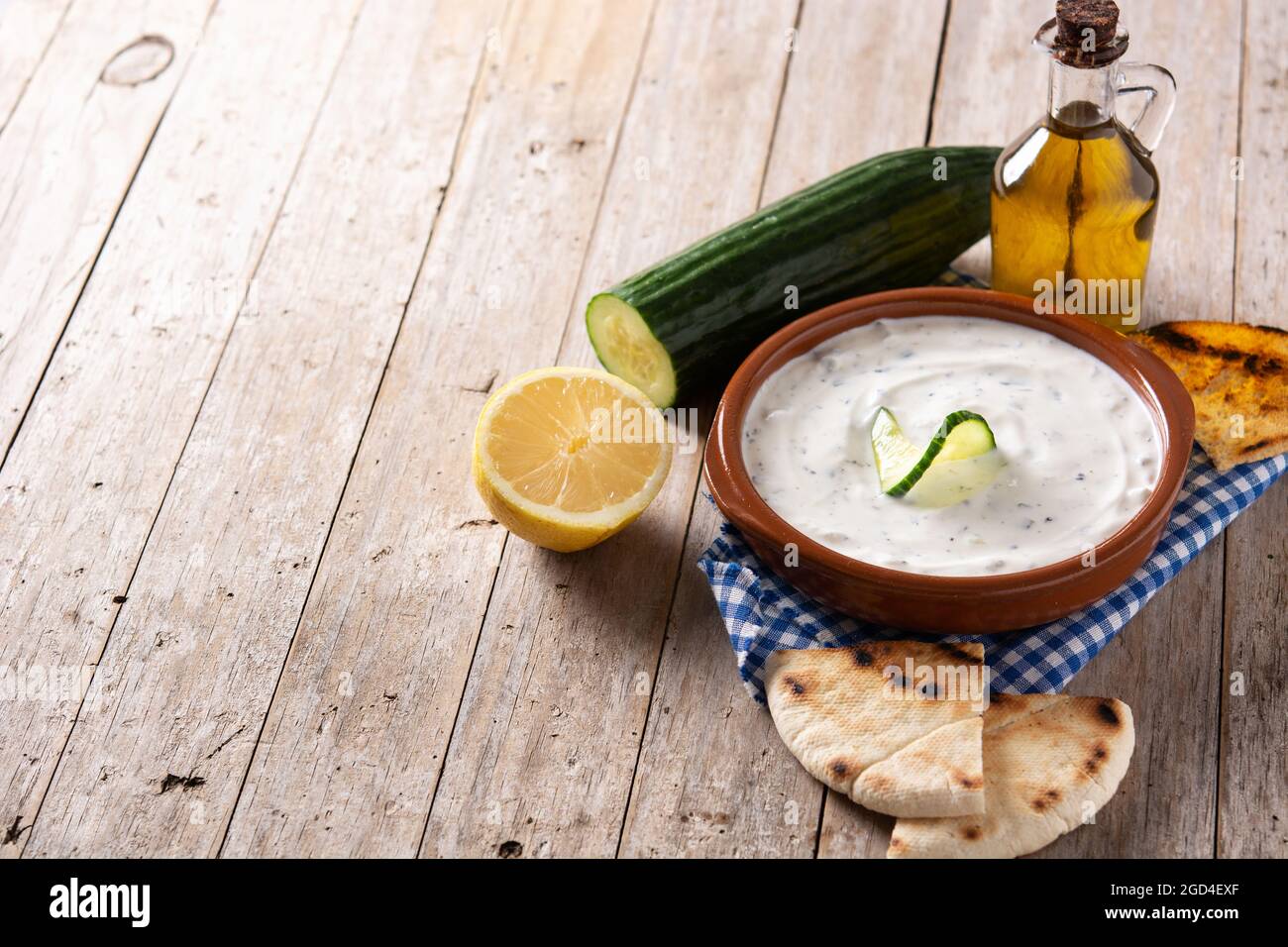 Tzatziki sauce fresh ingredients hi-res stock photography and images ...
