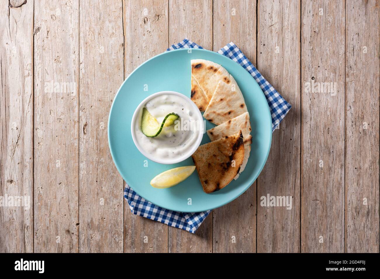 Tzatziki sauce fresh ingredients hi-res stock photography and images ...