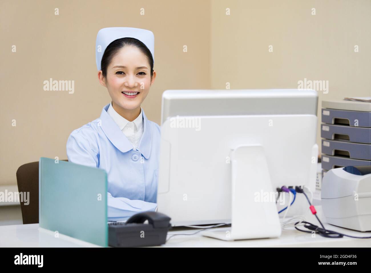 Nurse computer station hi-res stock photography and images - Alamy