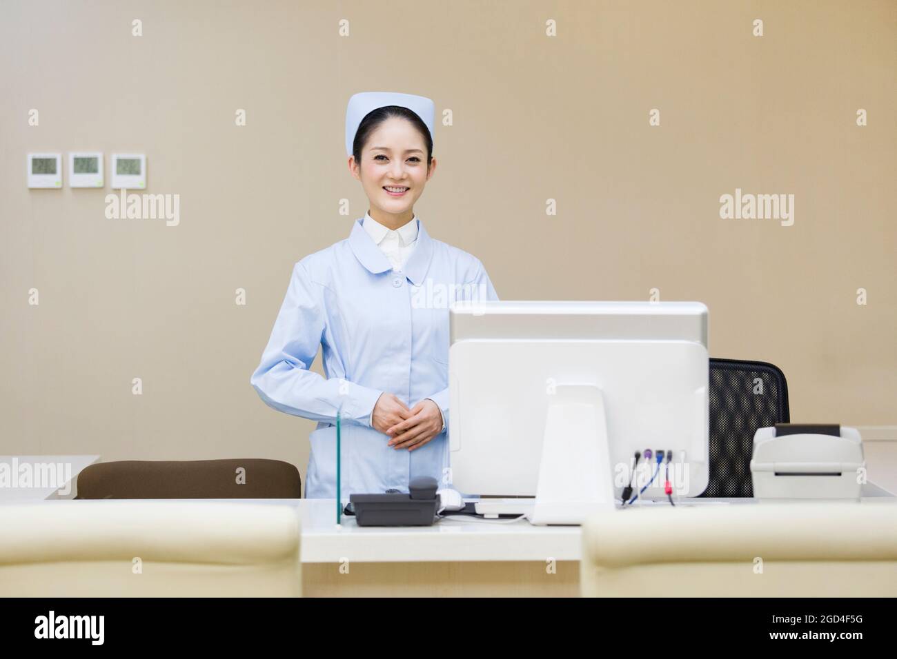 Nurse computer station hi-res stock photography and images - Alamy