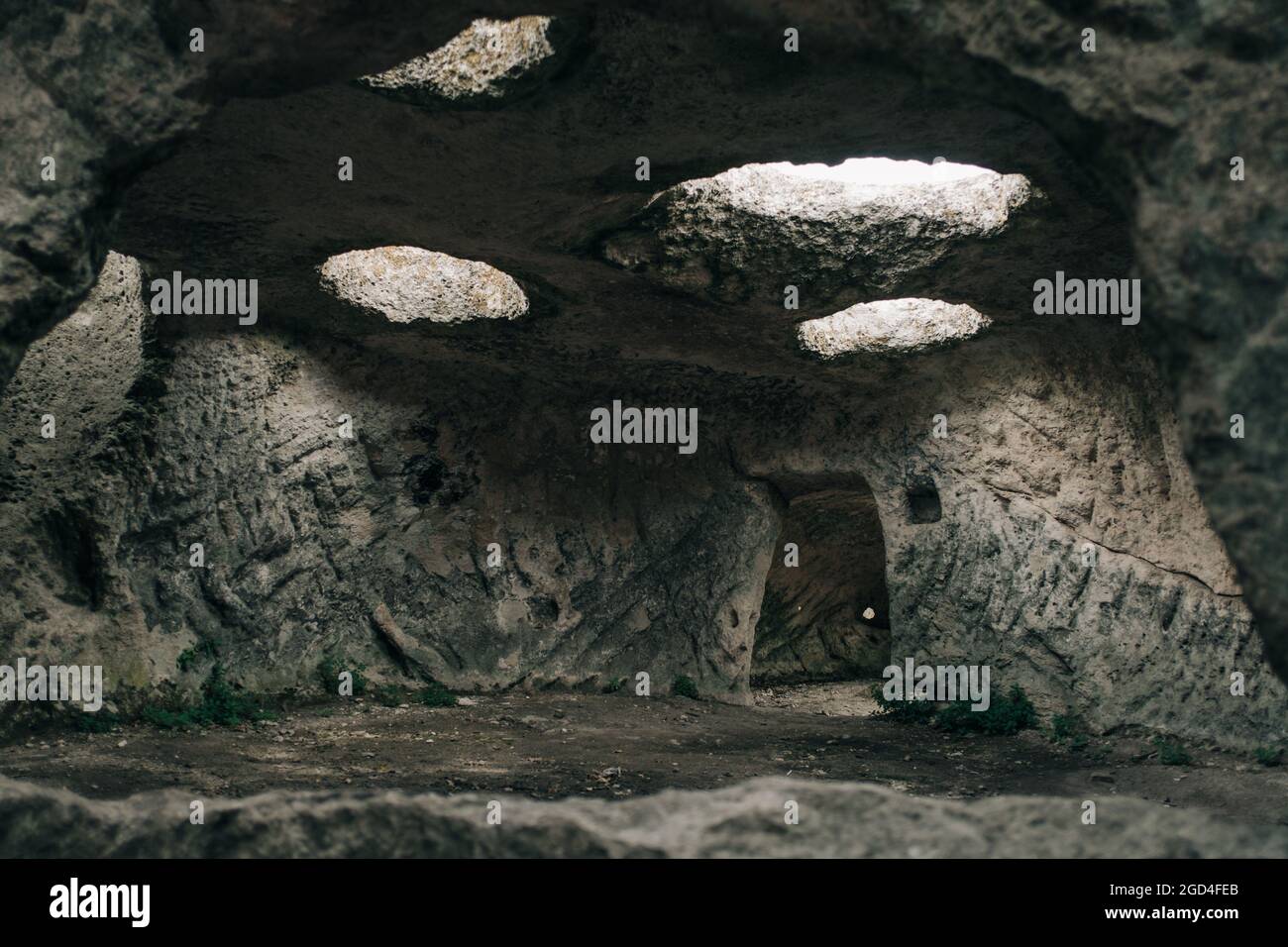Empty cave hi-res stock photography and images - Alamy