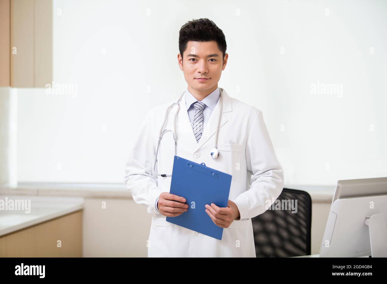 Portrait of male doctor Stock Photo - Alamy