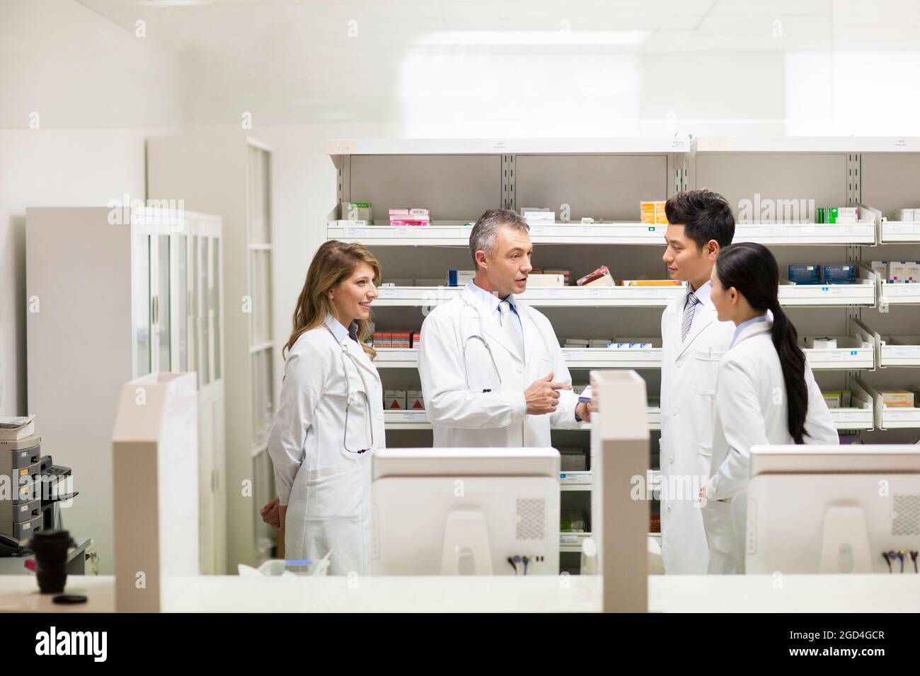 Pharmacists in pharmacy of hospital Stock Photo - Alamy