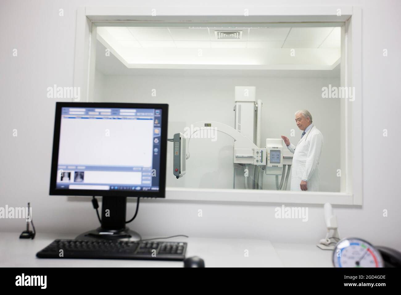 Mri scanner control panel hi-res stock photography and images - Alamy