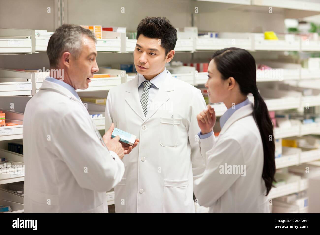 Pharmacists in pharmacy of hospital Stock Photo - Alamy