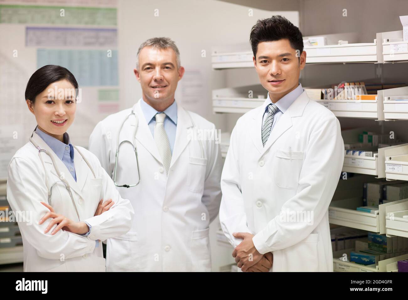Pharmacists in pharmacy of hospital Stock Photo - Alamy