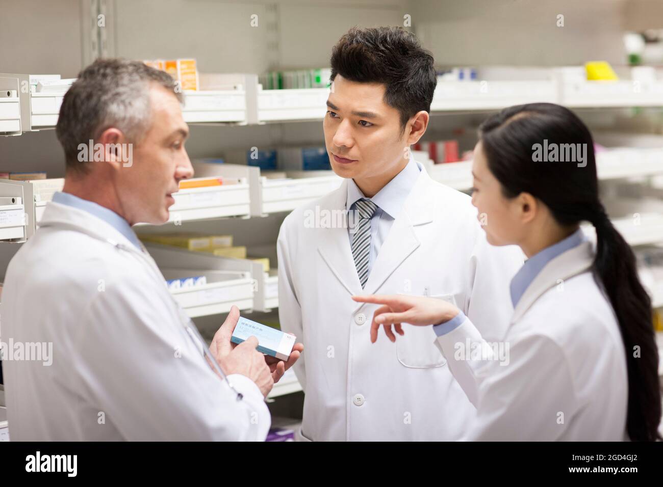 Pharmacists in pharmacy of hospital Stock Photo - Alamy