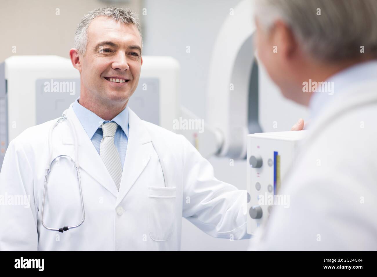 Doctors with MRI scanner Stock Photo - Alamy