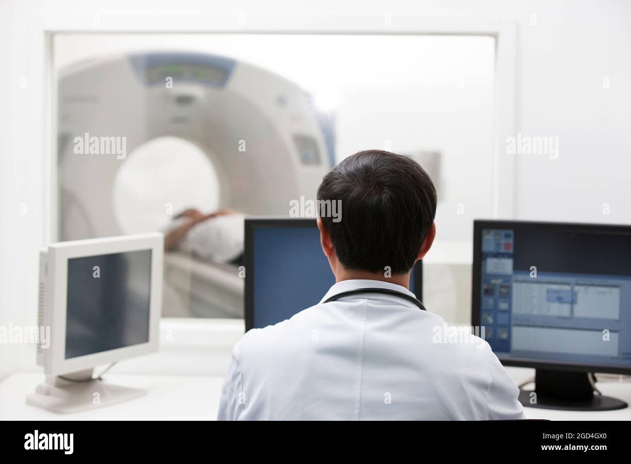 Mri scanning patient asian hi-res stock photography and images - Alamy