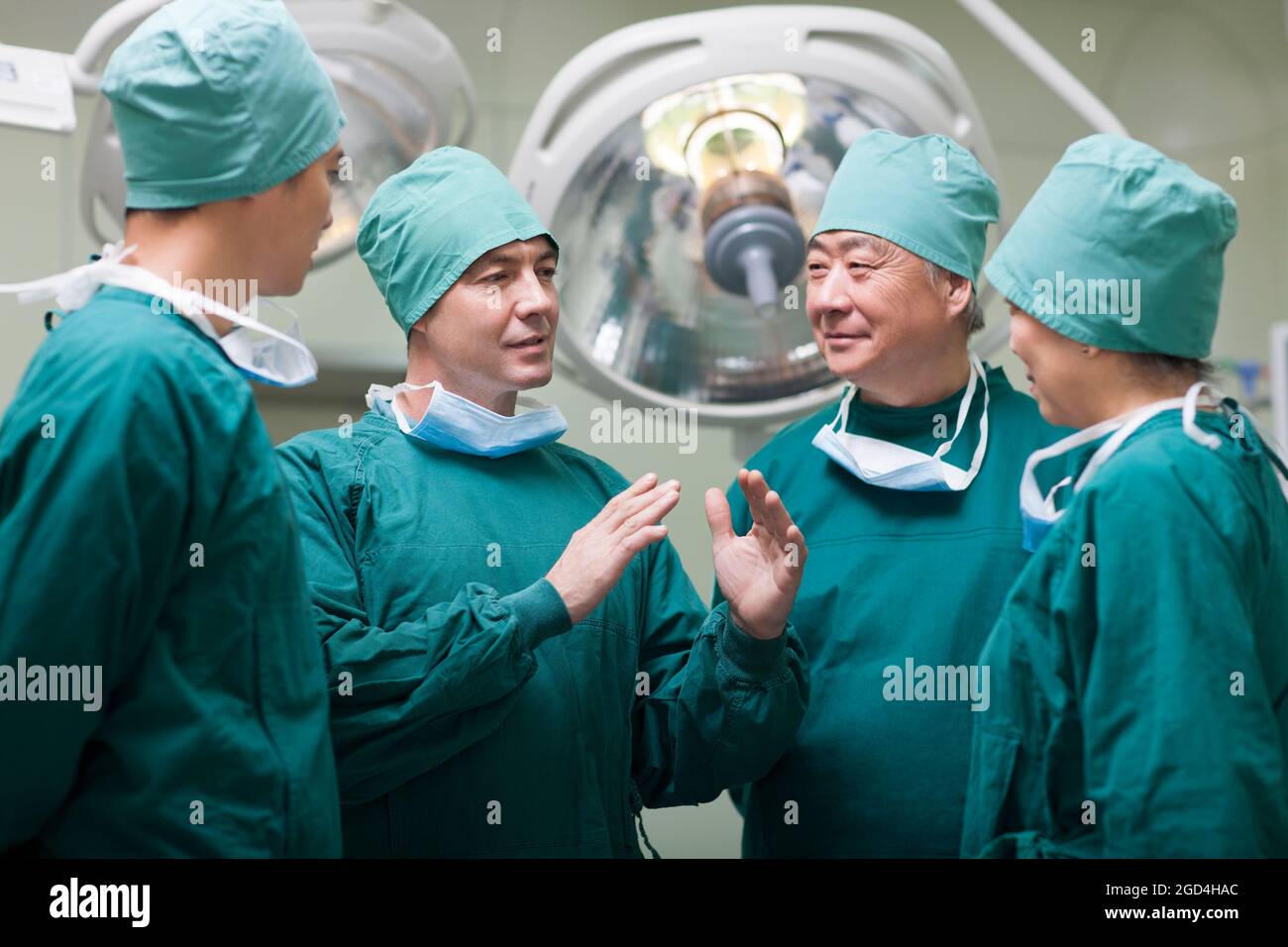 Medical team discussing in surgery room Stock Photo - Alamy