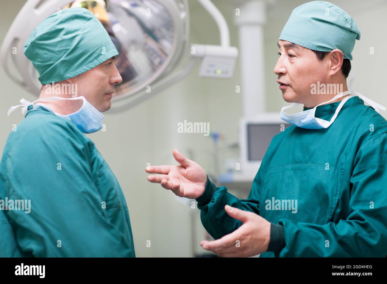 Surgeons talking in operating room Stock Photo - Alamy