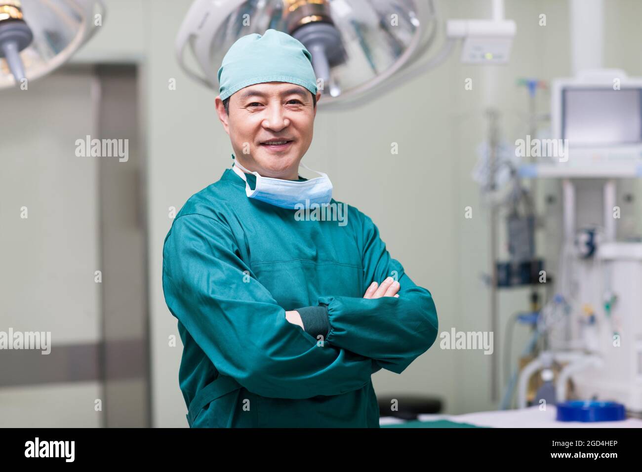 Portrait of surgeon in operating room Stock Photo - Alamy