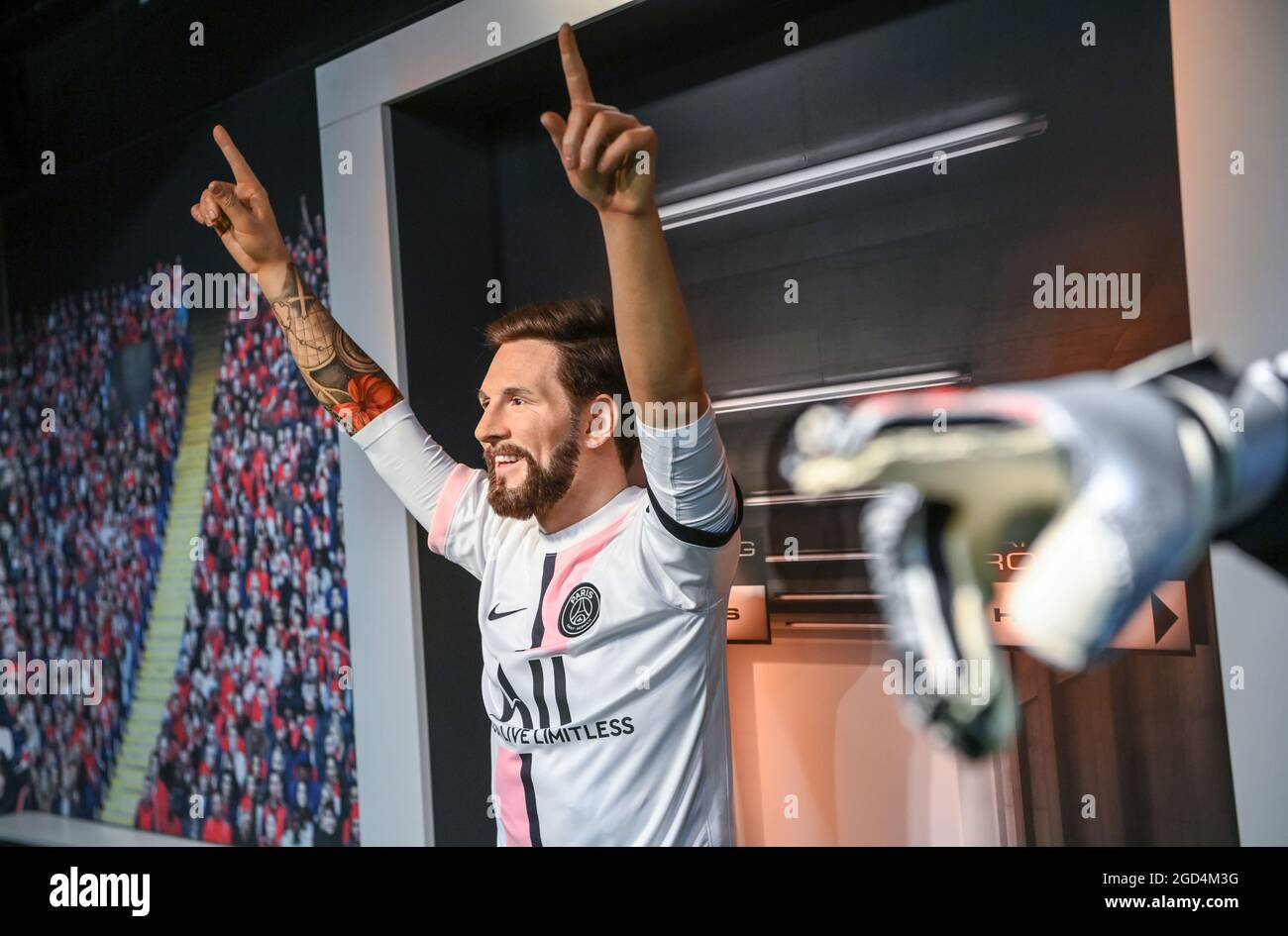 Lionel messi psg jersey hi-res stock photography and images - Alamy