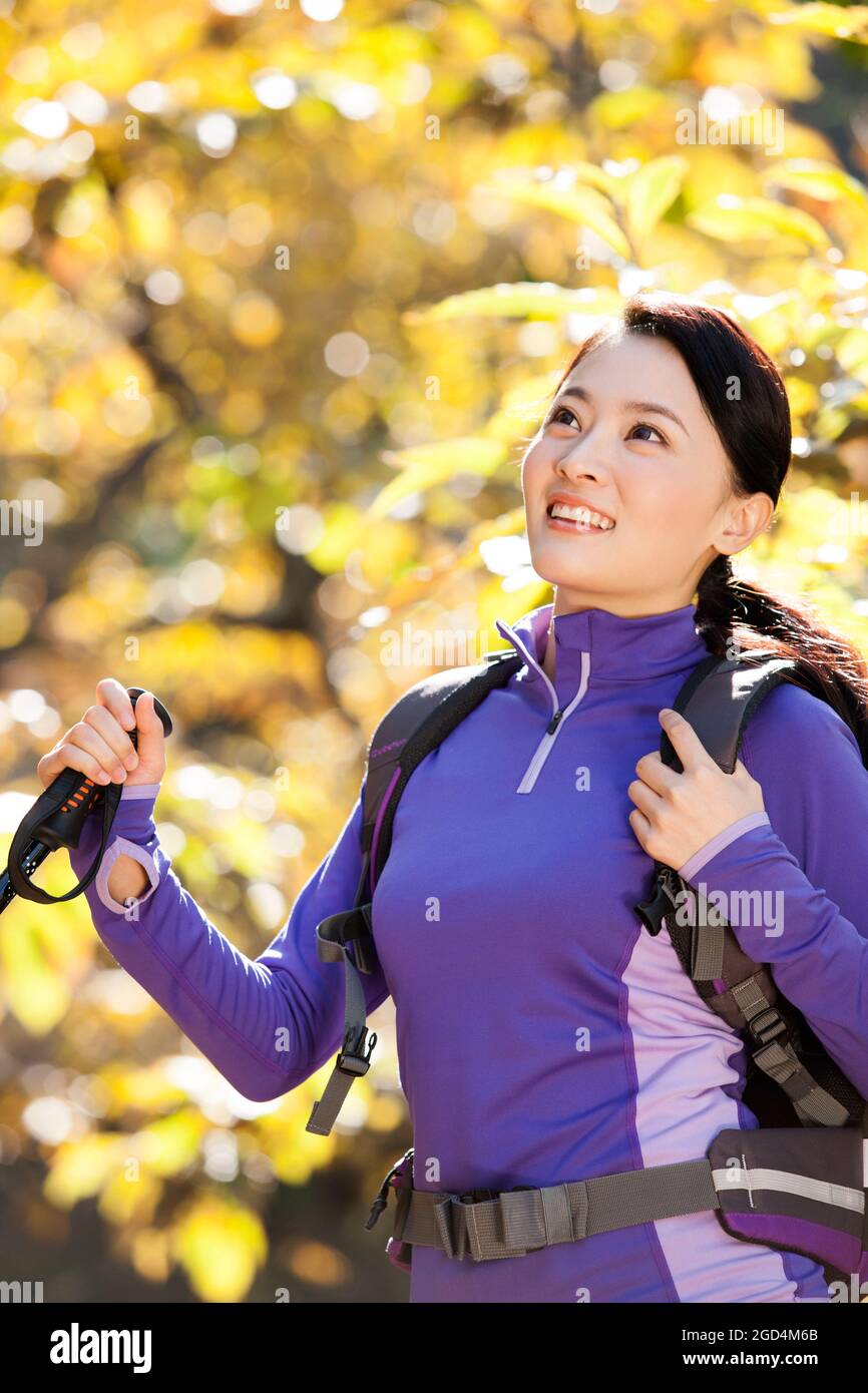 Back view backpacker asian woman hi-res stock photography and images ...