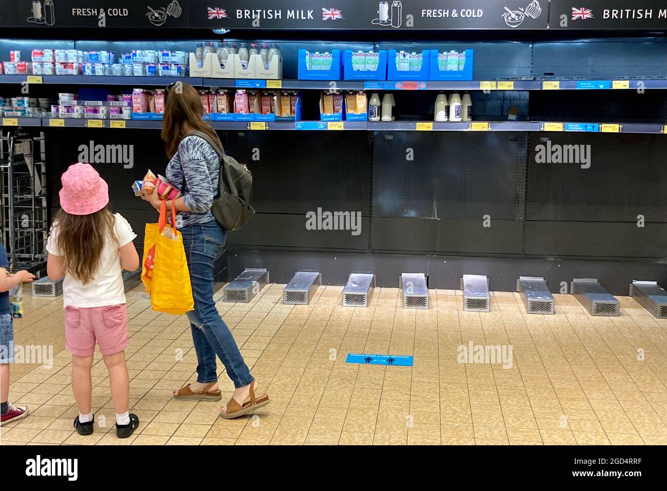 Aldi supermarket uk 2021 hi-res stock photography and images - Alamy