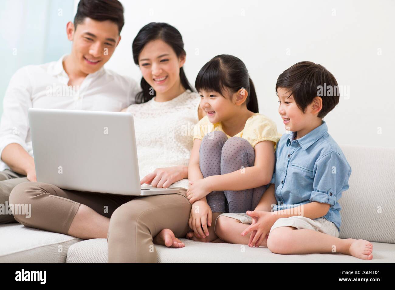 Indian parents children home laptop hi-res stock photography and images ...