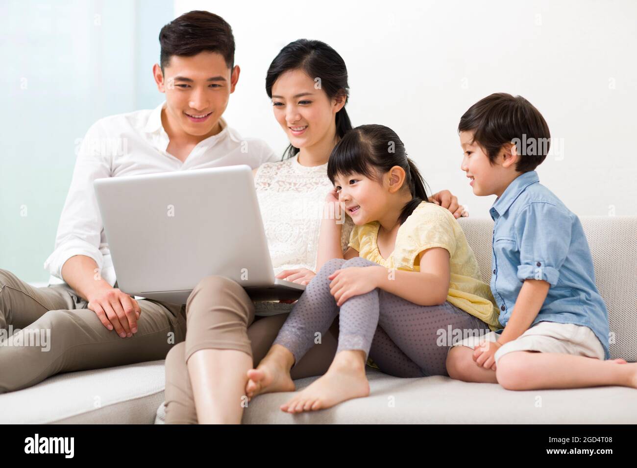 Indian parents children home laptop hi-res stock photography and images ...