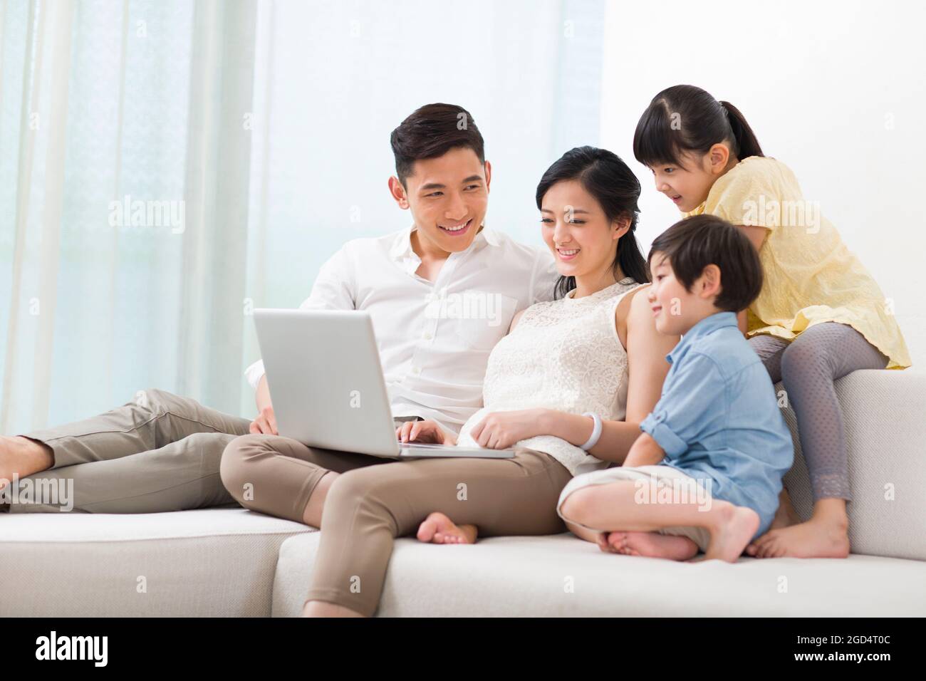 Indian parents children home laptop hi-res stock photography and images ...