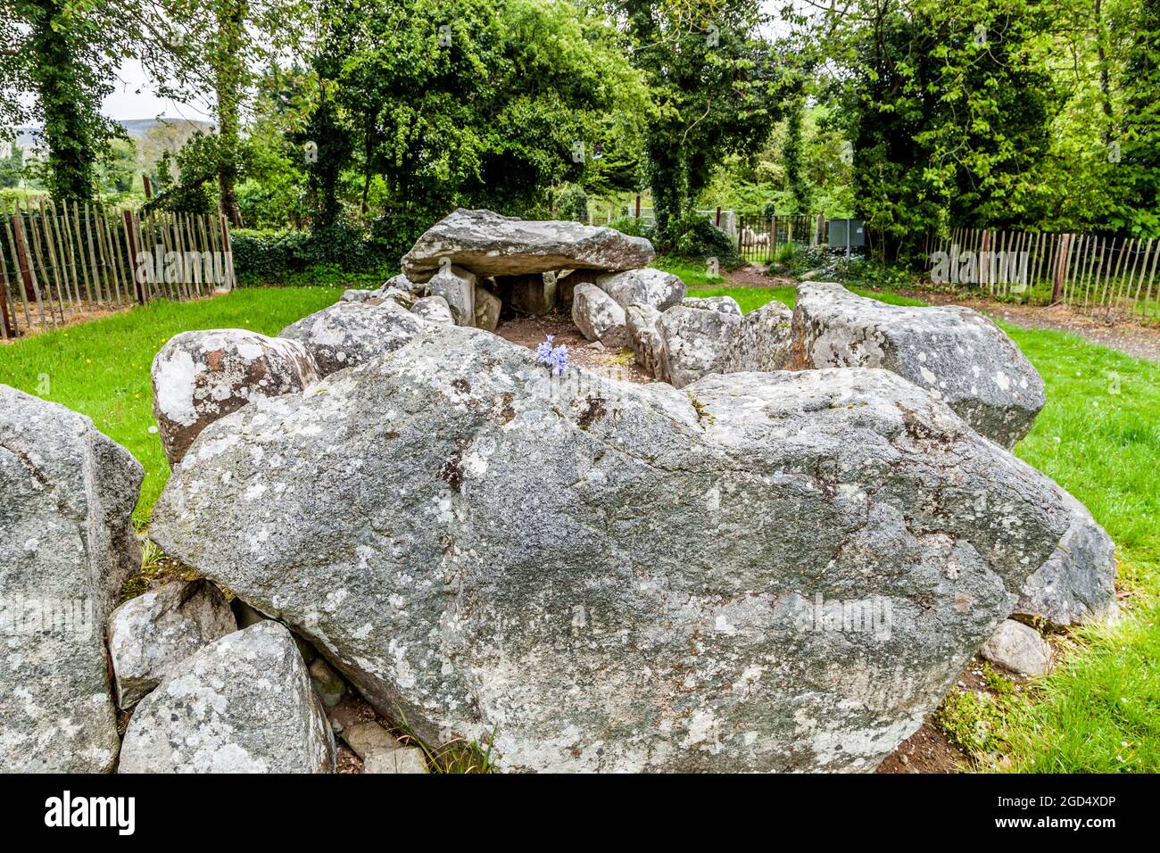 Irish dolmen hi-res stock photography and images - Alamy