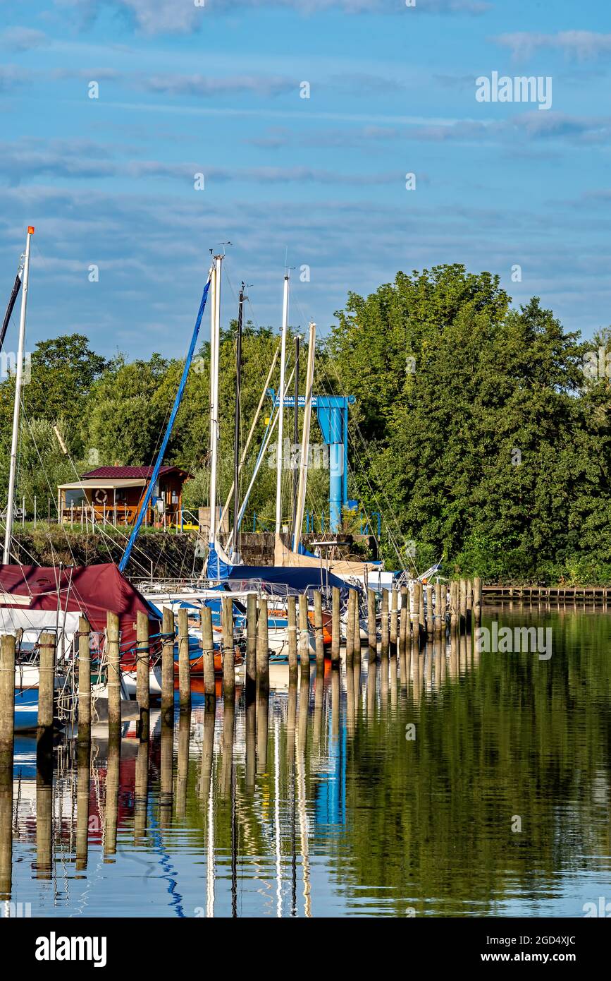 Yachthafen am Main bei Karlstein Stock Photo - Alamy