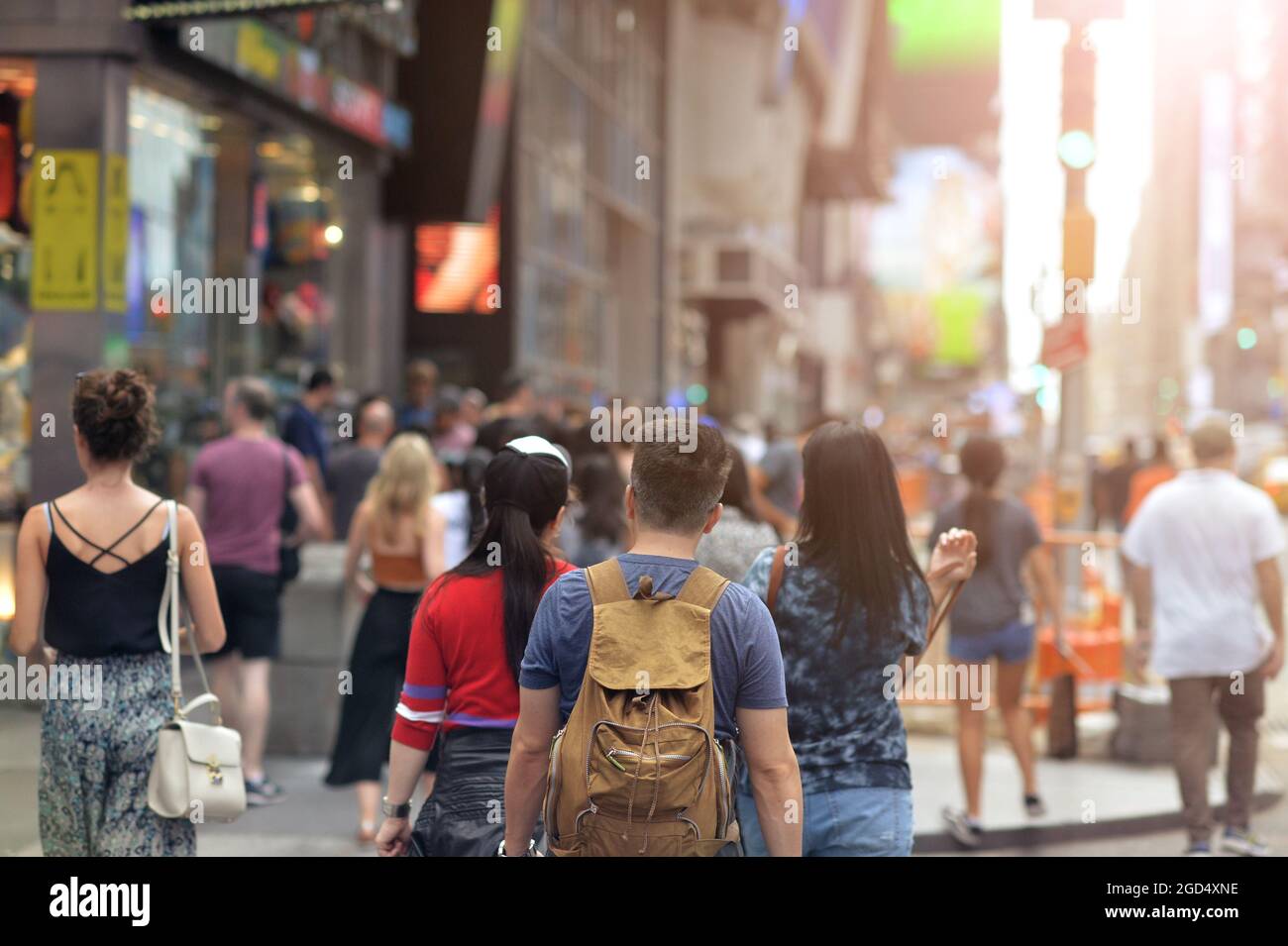 People walking in the city street hi-res stock photography and images ...