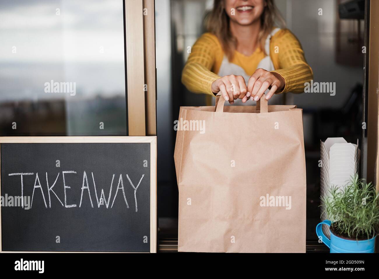 Curry takeaway container hi-res stock photography and images - Alamy