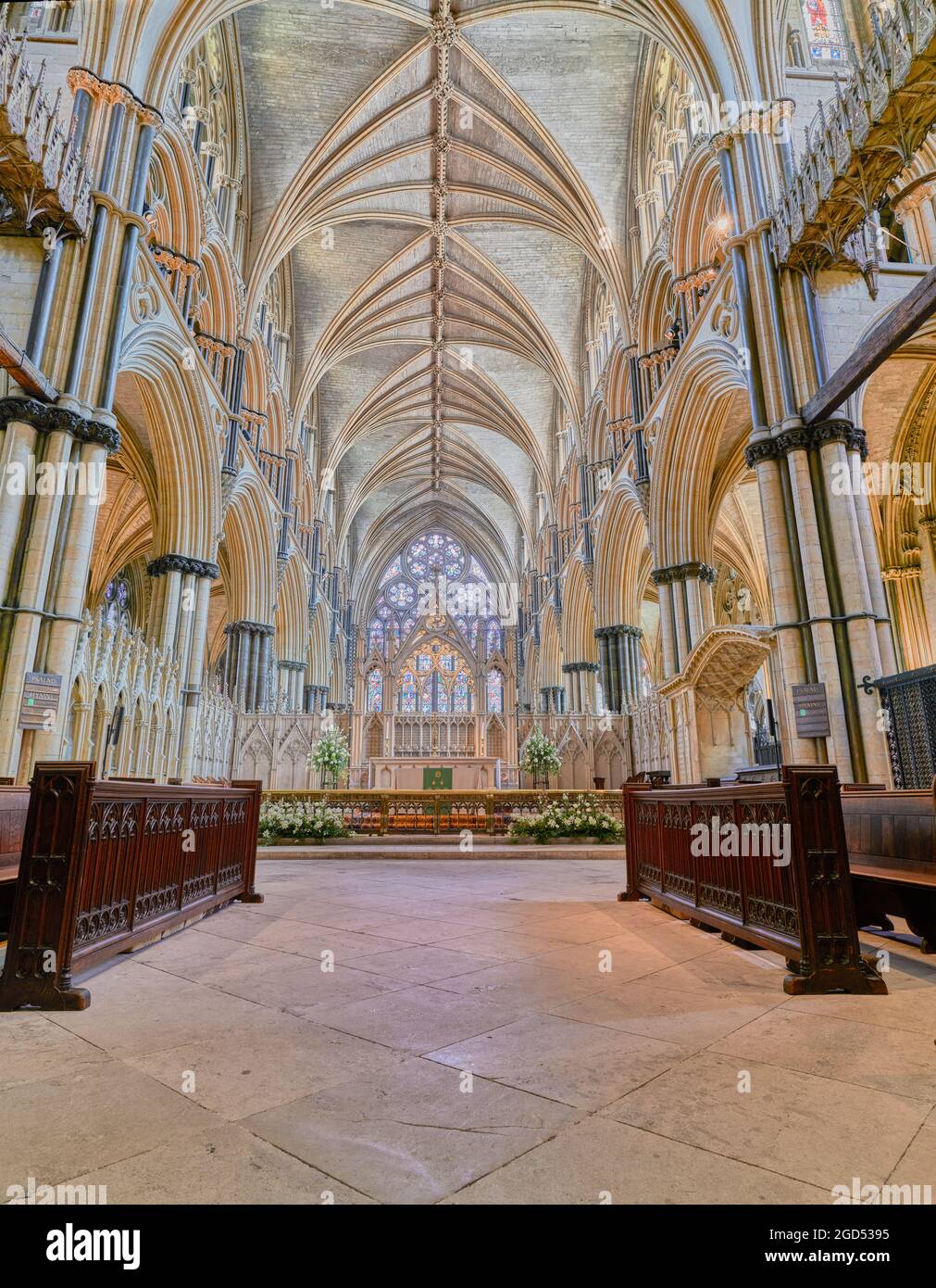 Benches leading to the high altar and the vaulted ceiling above it in ...