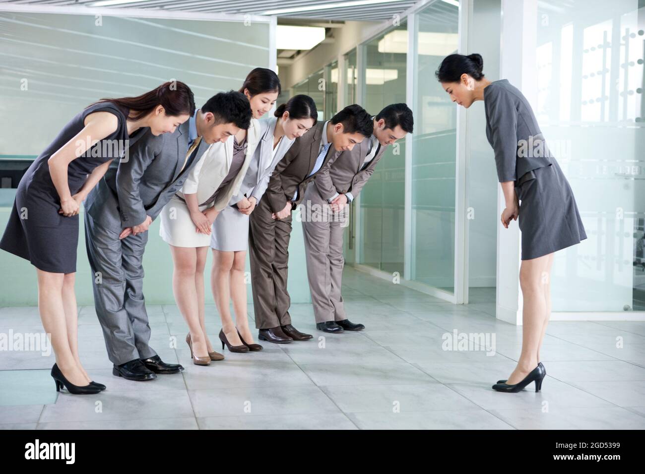Bowing business people hi-res stock photography and images - Alamy