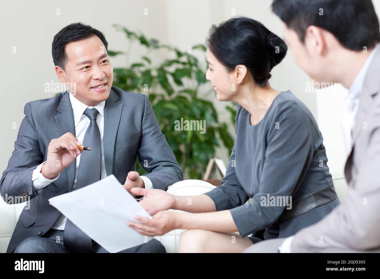 Business partners in discussion Stock Photo - Alamy