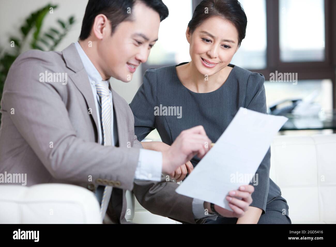 Business partners in discussion Stock Photo - Alamy