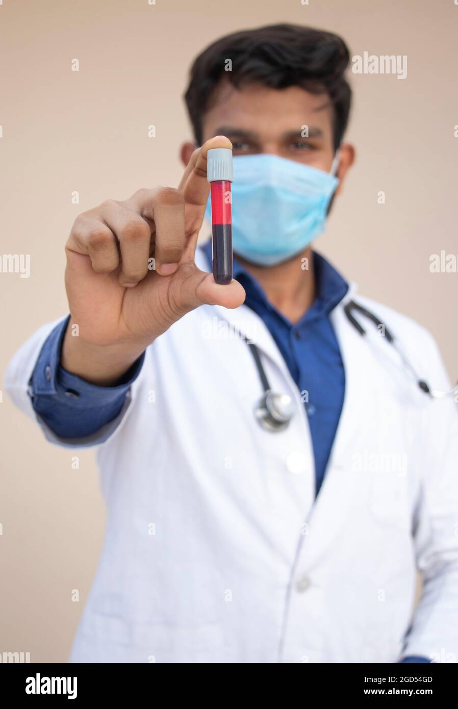 Laboratory assistant analyzing a blood sample Stock Photo - Alamy