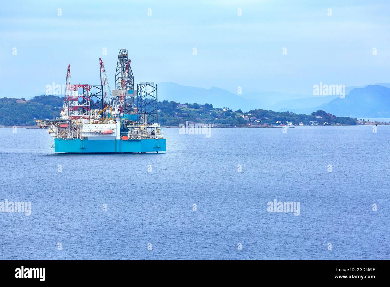 Oil refinery platform hi-res stock photography and images - Alamy