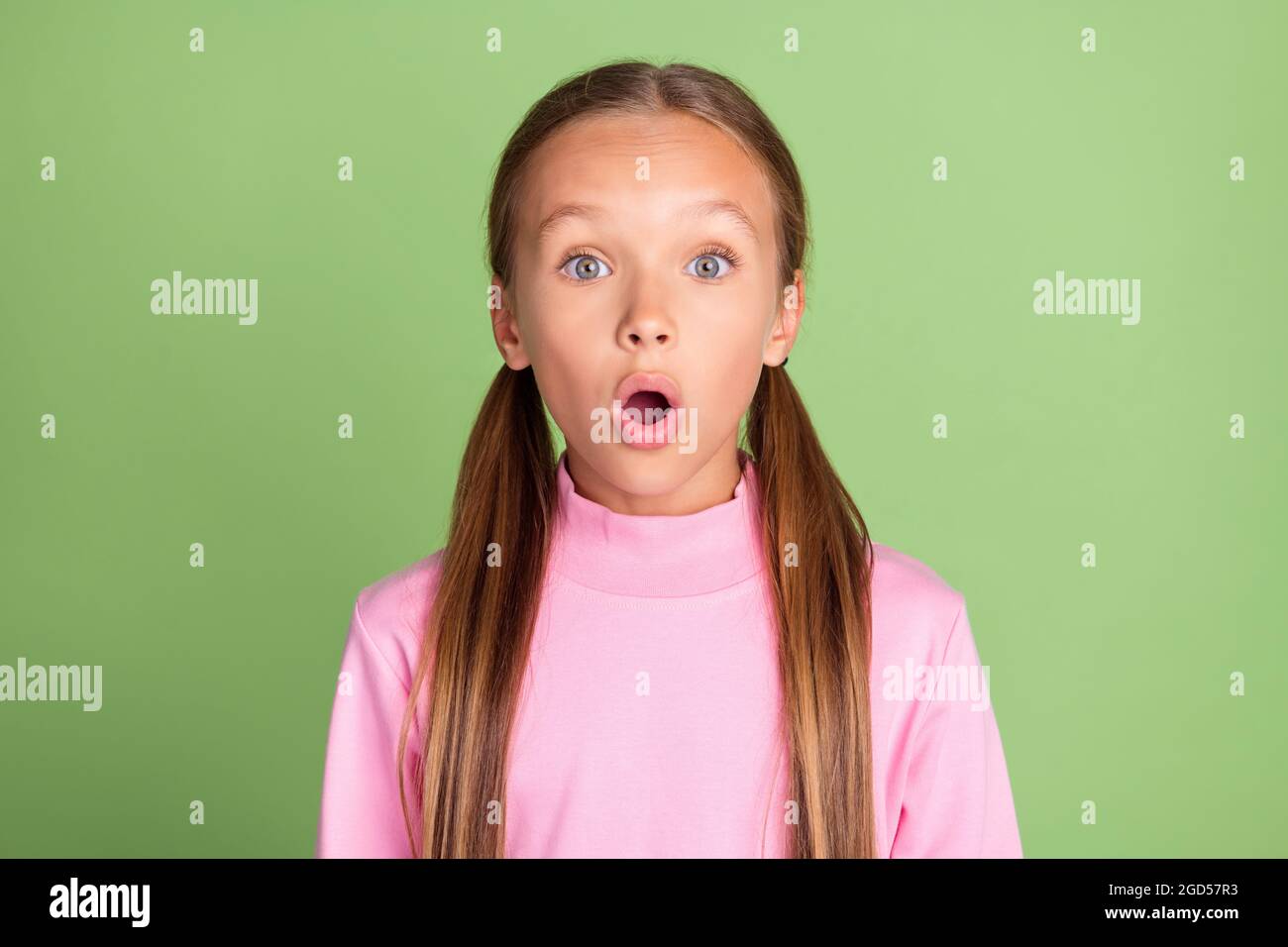 Photo of amazed shocked positive small girl astonished news reaction ...