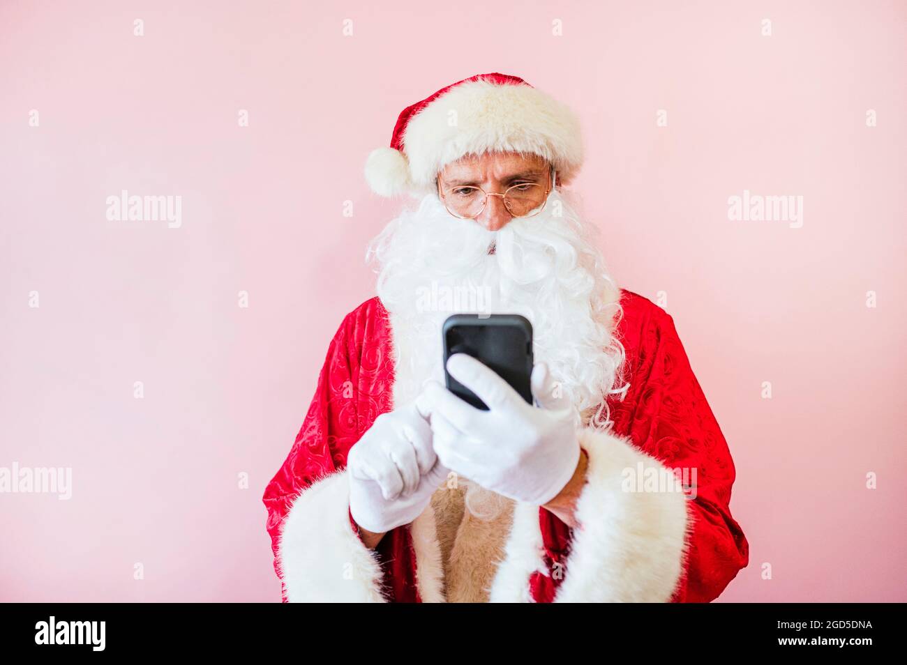 Smart dressed senior man hi-res stock photography and images - Alamy